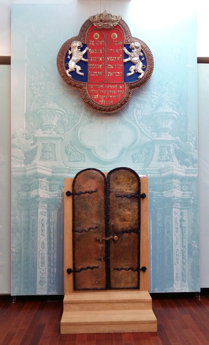 Shield with the Ten Commandments & Torah ark doors from the Great ...